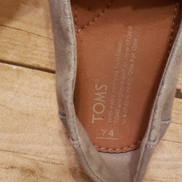 Toms | Shoes | Toms Grey Canvas With Silver Peace Signs | Poshmark